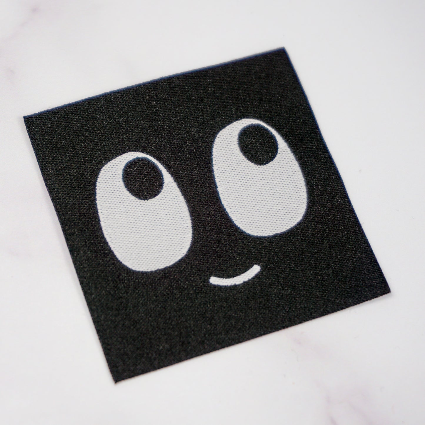 Eyes naailabel - Loop en Label – The Final Stitch